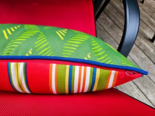 Adding piping AND an invisible zipper to cushions - QUILTsocial
