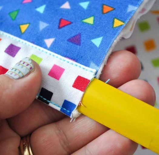 2 easy ways to make an embroidered snap bag